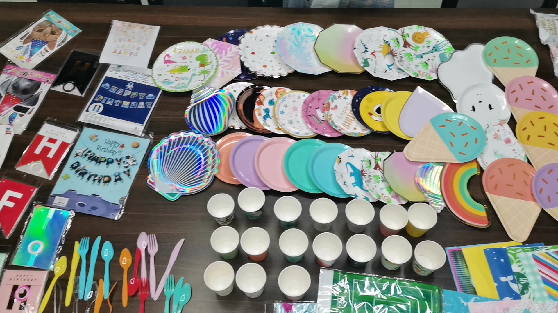 동물 디자인 파티 용품 종이 접시 종이 컵 식기 맞춤형 디자인 파티 장식 세트 - Buy 맞춤형 디자인 종이 접시 컵 식기 ...