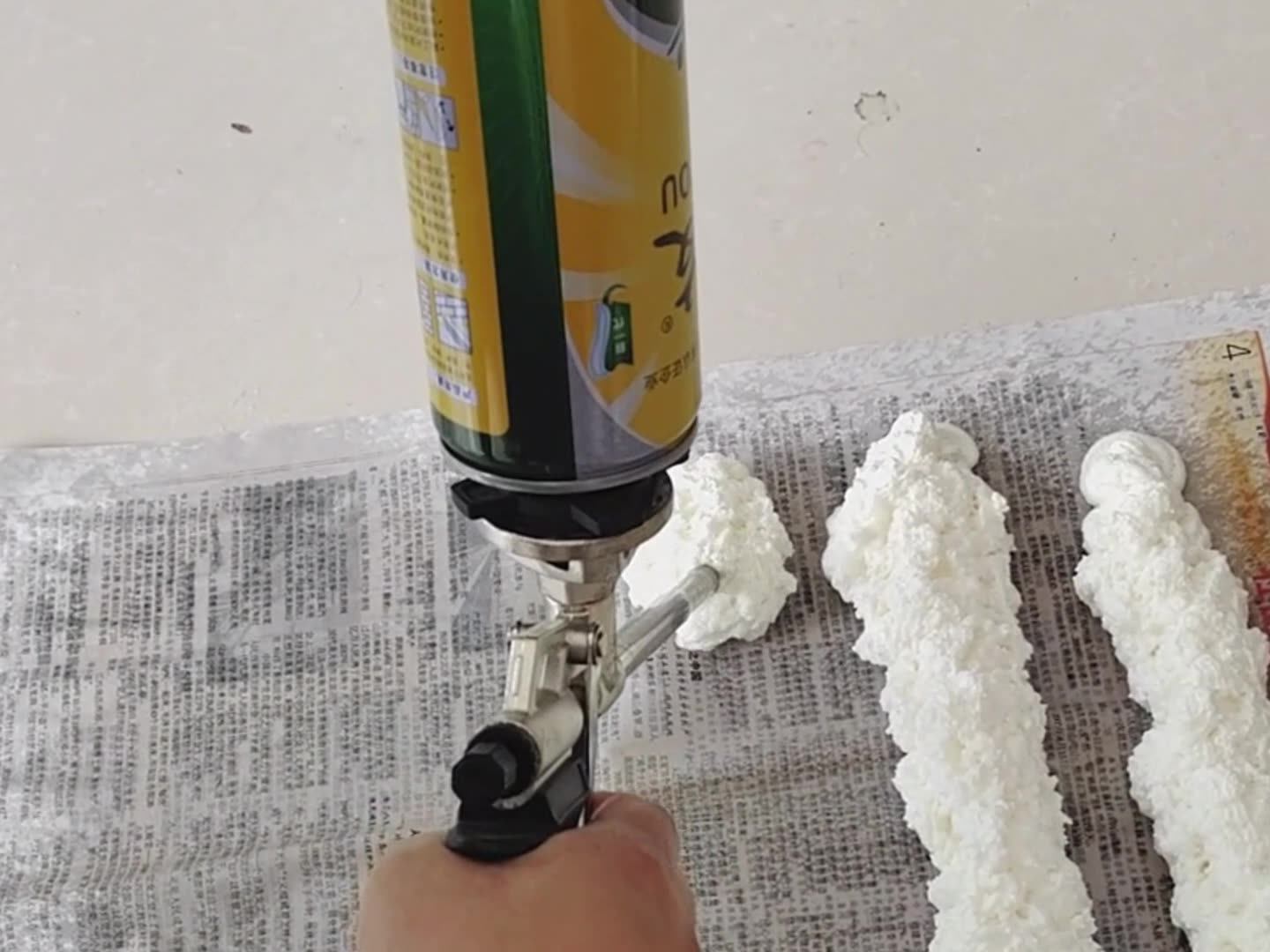 F812 Universal Polyurethane Foam For Construction Filling And Sealing ...