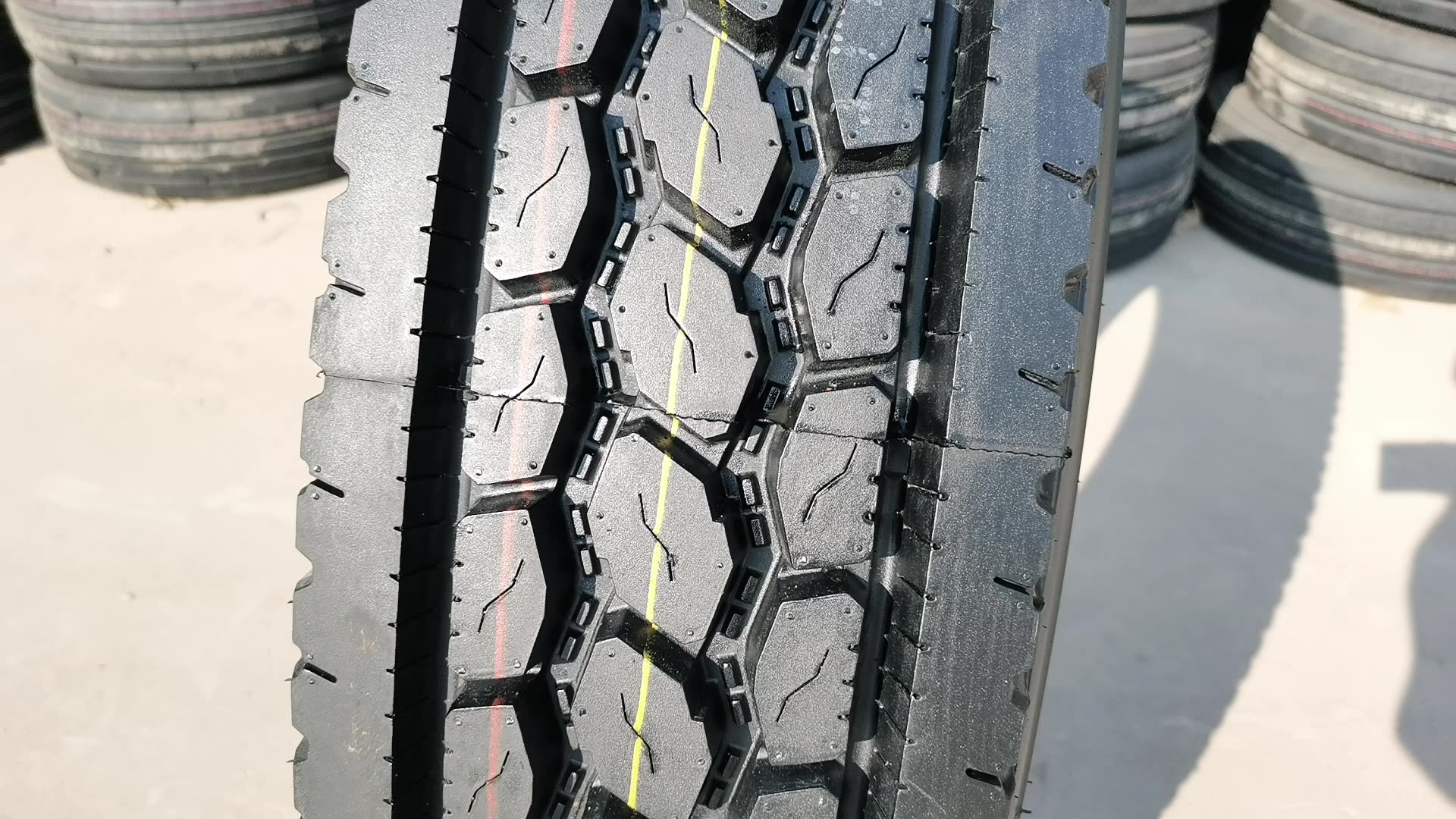 Wholesale New China Radial Truck Tire 11r22.5 Truck Tires Zmd8 11r24.5 295/75r22.5 Factory Price ...