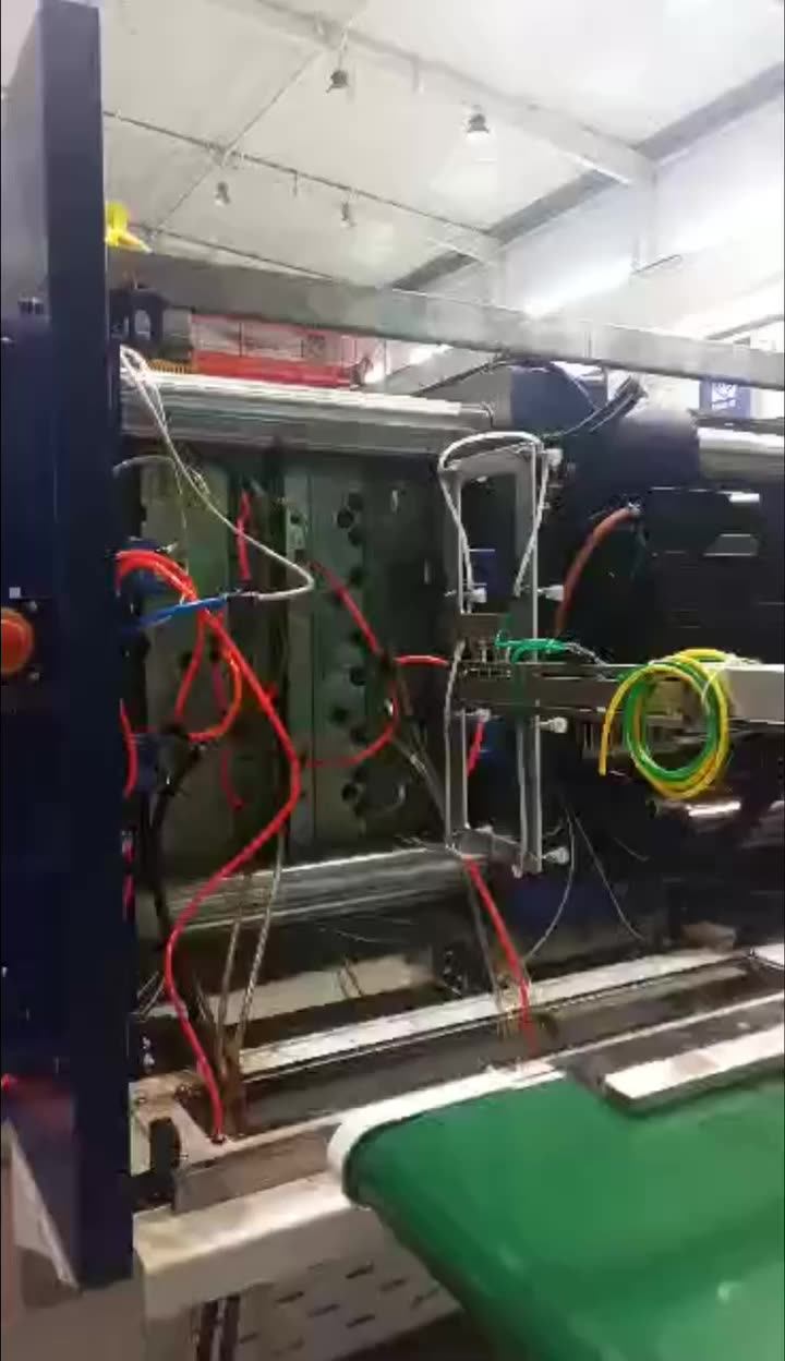 High Speed Side Entry Robot For Thin Wall Plastic Product Picking And ...