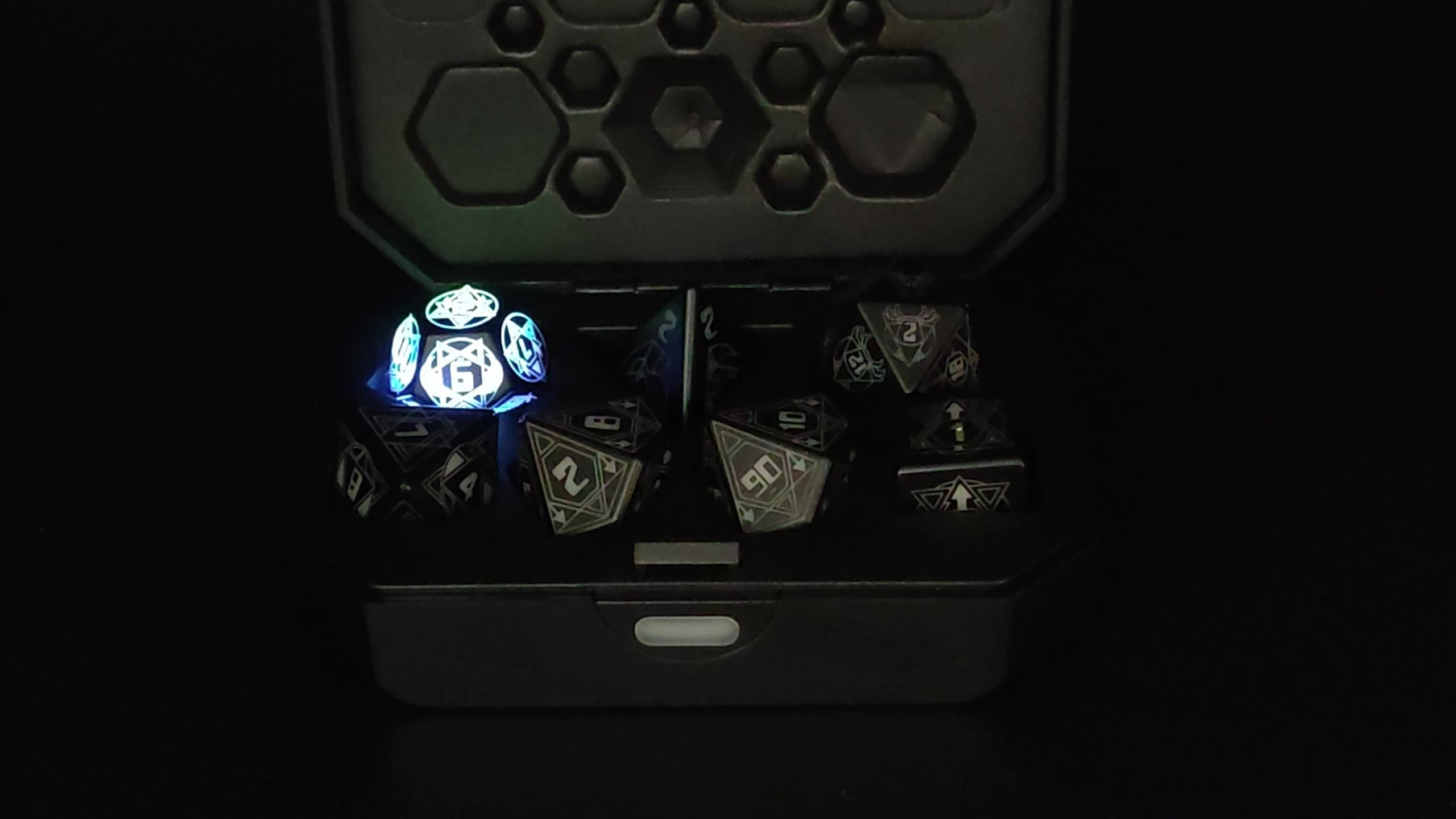 Custom 7 Piece Polyhedral Dice Set Oem Odm Usb Rechargeable Electric ...