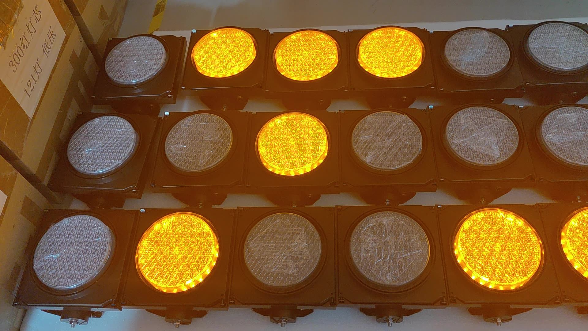 Red Blue Green Yellow Flashing Solar Powered Led Warning Traffic Light ...