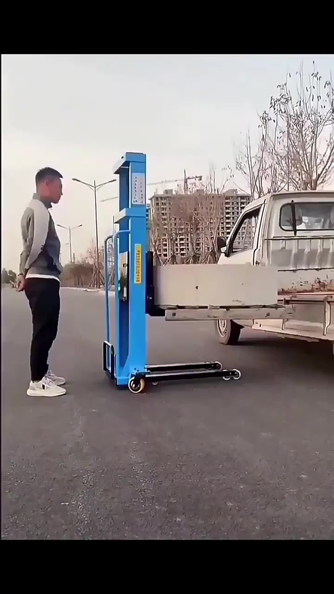 Viral Videos & Demos On Electric Truck Mounted Forklift Automatic Up ...