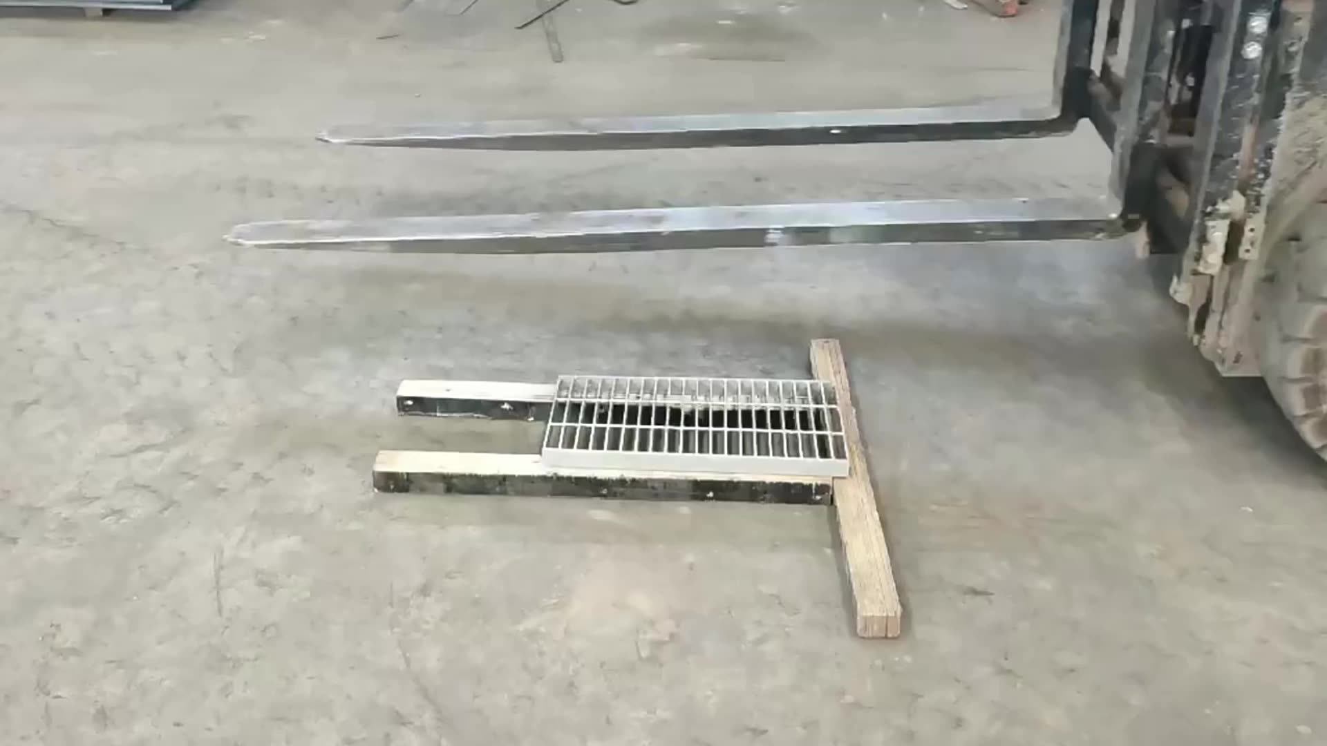 Modern Design Galvanized Steel Grating Essential Zinc Coated Catwalk ...