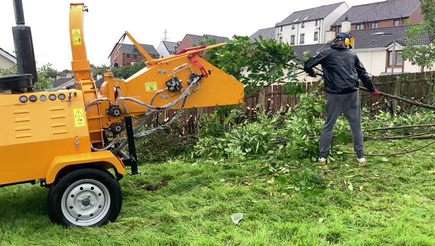 Self Powered 40hp Wood Chipper Hydraulic Feeding Tree Branch Mulcher ...