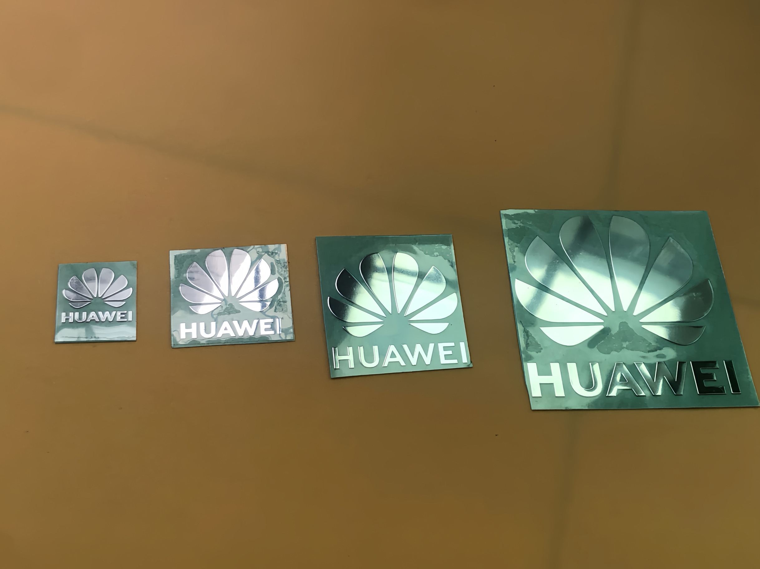 华为手机电脑同款logo标志分体超薄转印金属贴 HUAWEI字母标牌，让你的设备瞬间高级感爆棚！🔥-手机贴纸-淘宝好物网