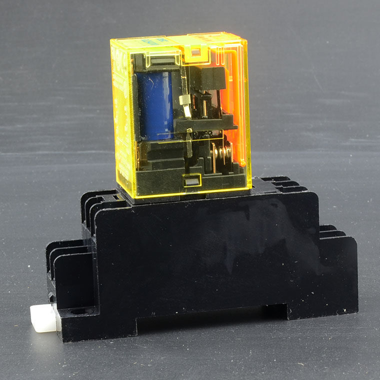 Izumi IDEC compact relay RU2S-A110 A24 D12 D110 RU2S-C-D24 10A 8 feet