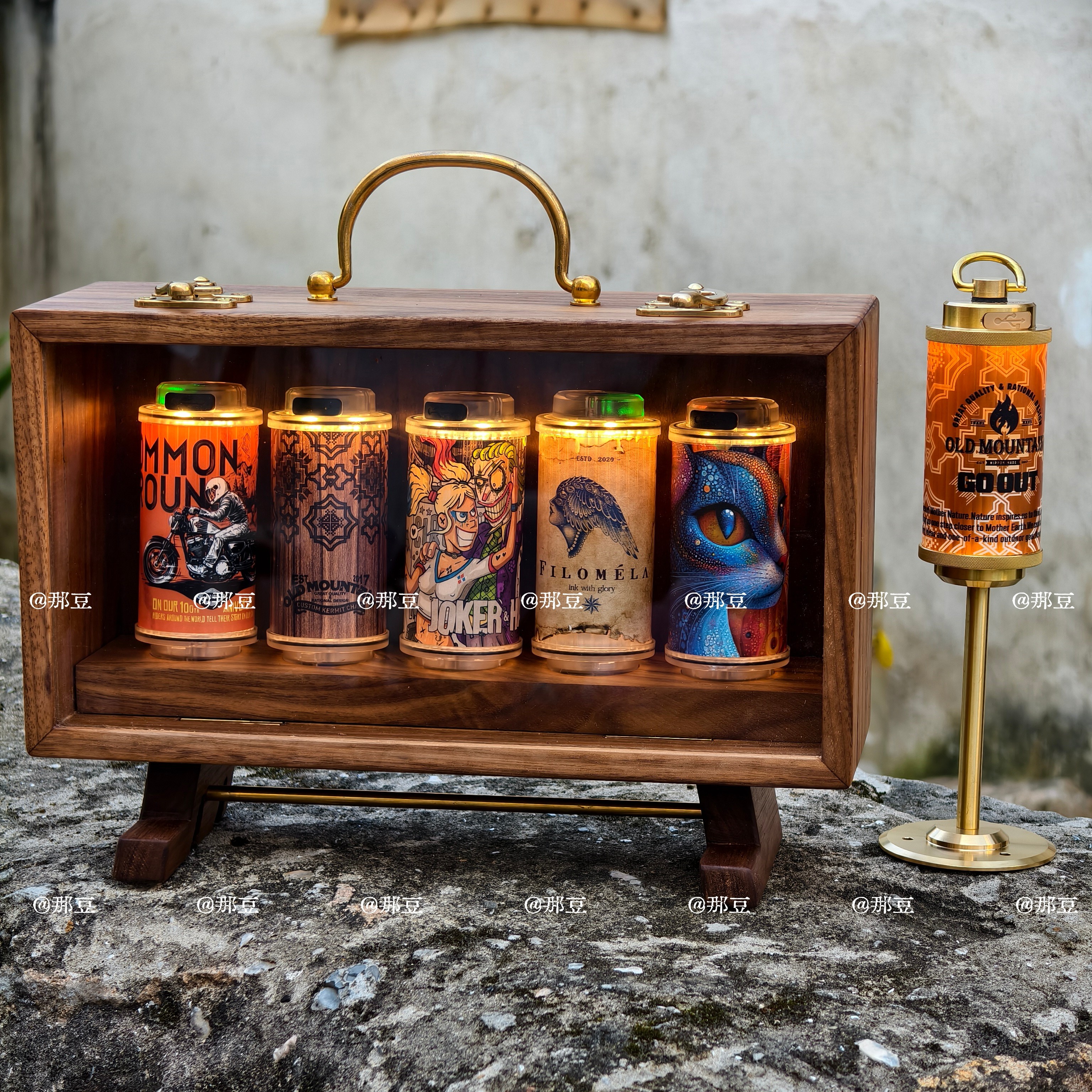 A must-buy for 25 years! 38-light north american walnut light box ...