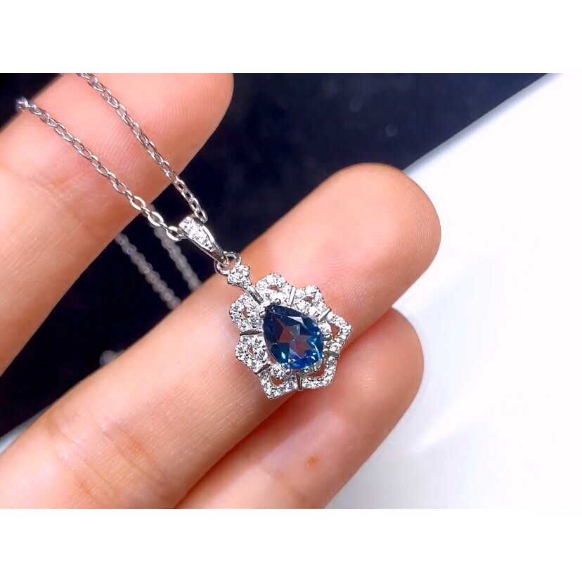 天然伦敦蓝托帕石吊坠，全净体品质火彩超赞，S925银，主石6*10mm：珠宝界的璀璨之星💎 -颈饰-淘宝百科网