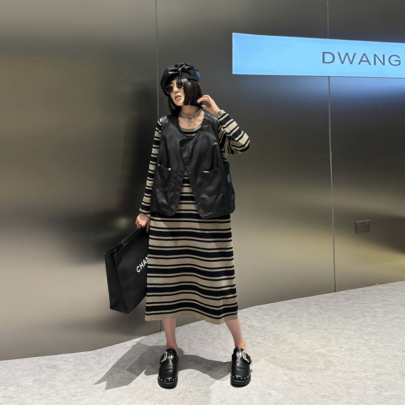 加肥大码女装圆领长袖条纹休闲裙子胖妹妹2024秋款时尚PU皮马甲潮-Taobao