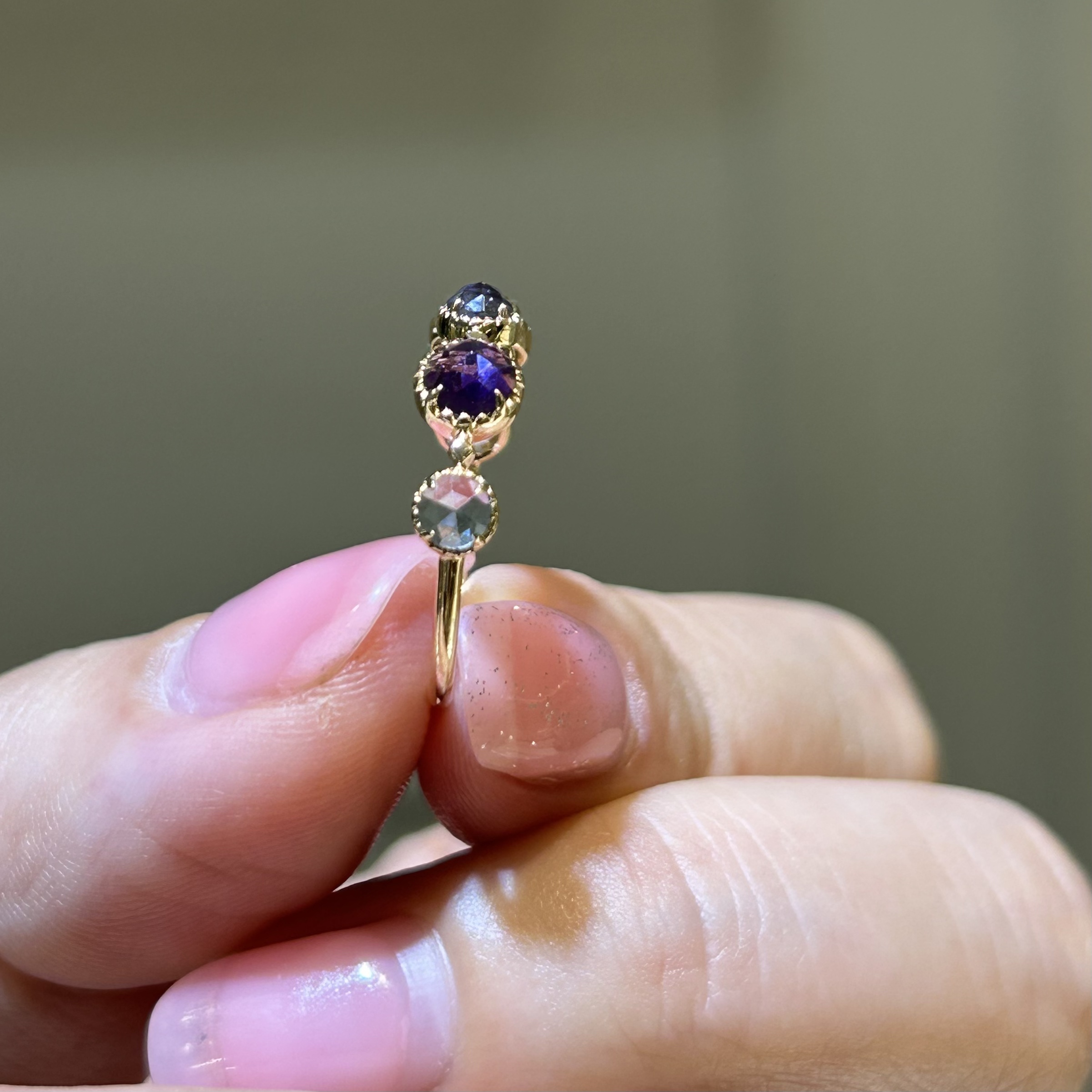 Agete 18K灭霸戒指实测！莫兰迪色宝石+复古设计，戴上它我直接美到窒息！-手饰-淘宝好物网