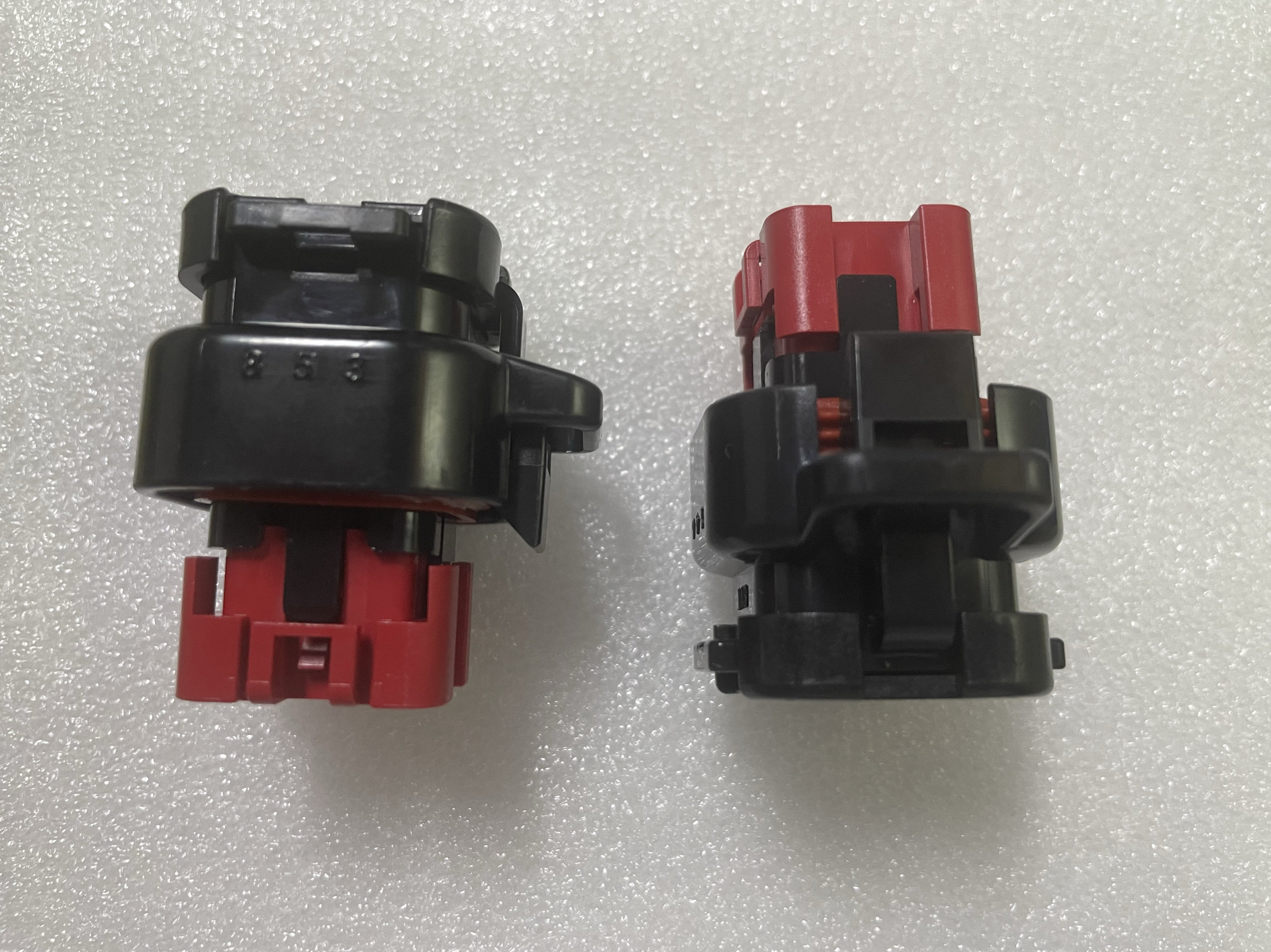 GVT新能源汽车连接器 8pin胶壳汽车电子零件 电动车用组件