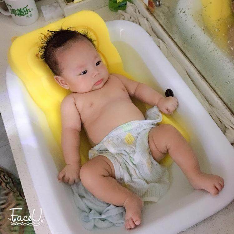 Japanese newborn baby bath sponge pad, new choice for baby plaid bathing!