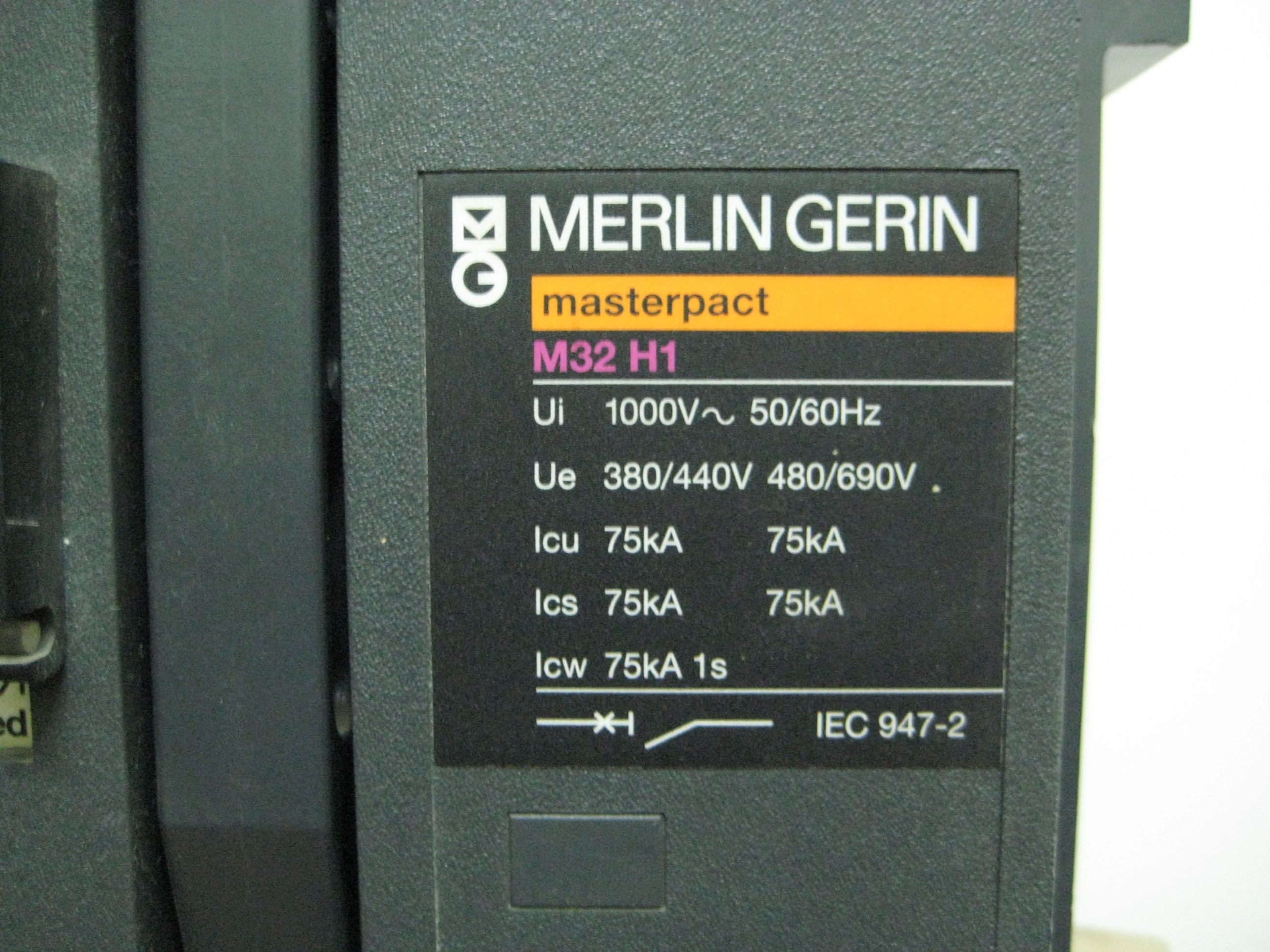 Masterpact M32H1 3P STR38S Circuit Breaker by Merlin Gerin