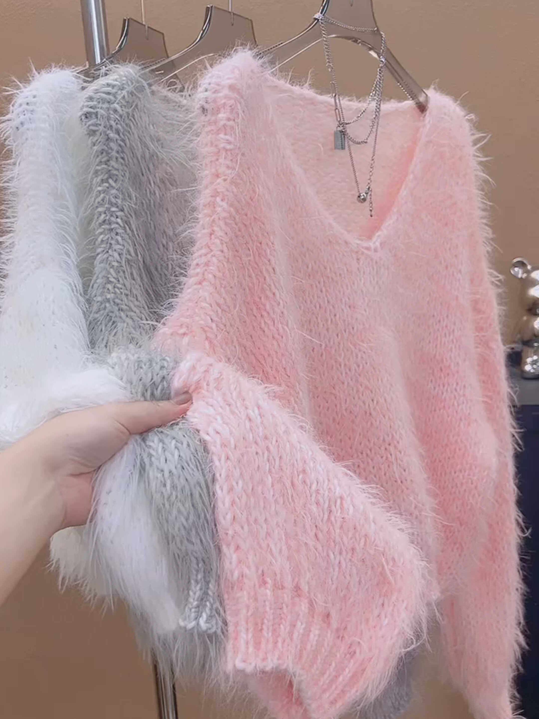 🌟 Autumn essential knitwear: stylish and warm, all in one 👚