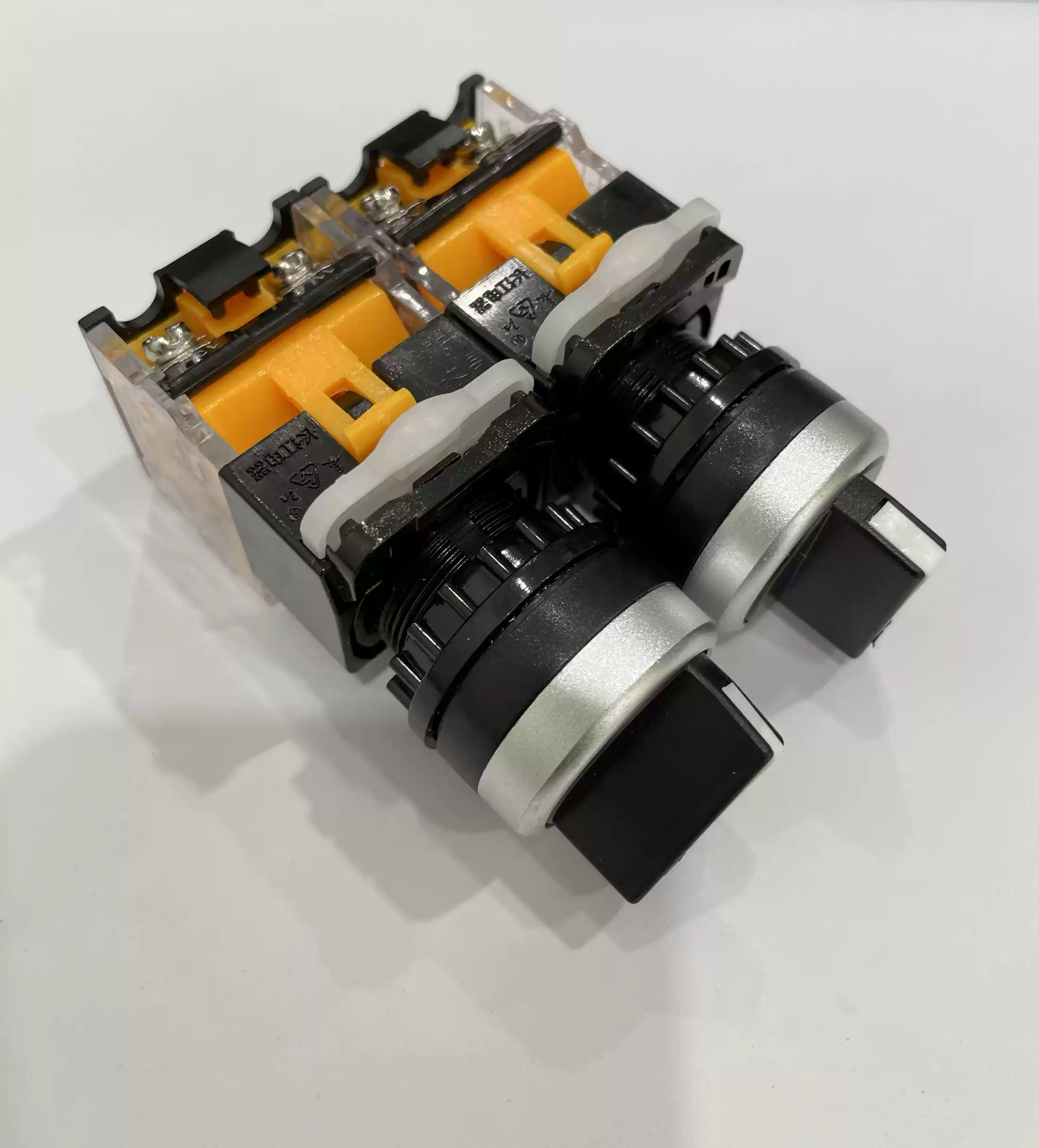 LA38-11X2/203 LA38-20X3/203按钮开关 选钮开关 旋钮开关。（经