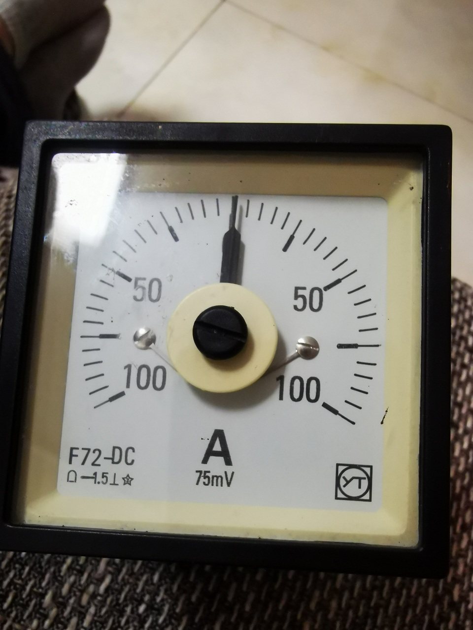 上海怡泰仪表船用高精度电压表F72-ACB 30/5A 50HZ