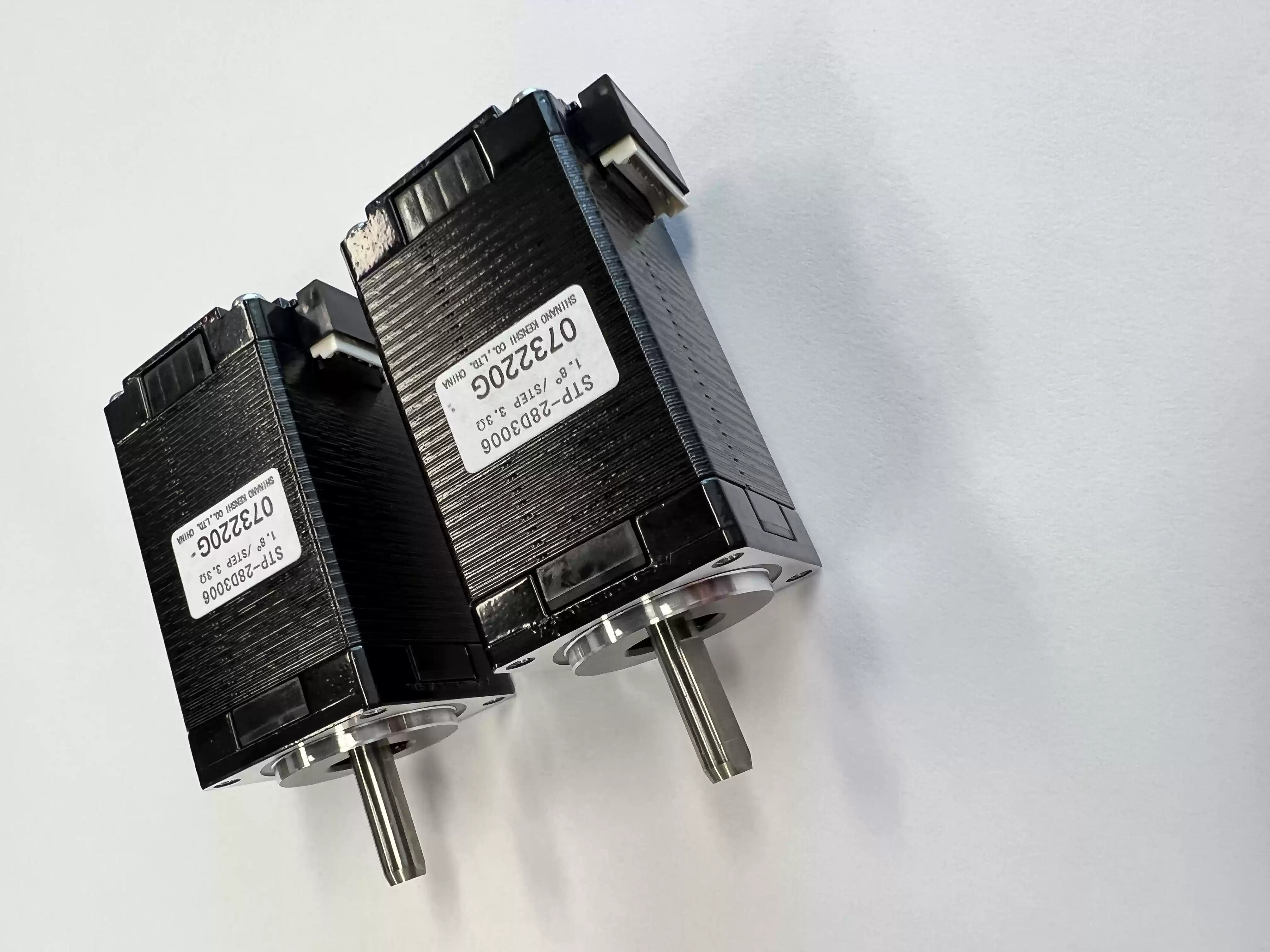 原装STP-28D3006-01信浓28双轴步进电机STP-28D3006 单轴28步进