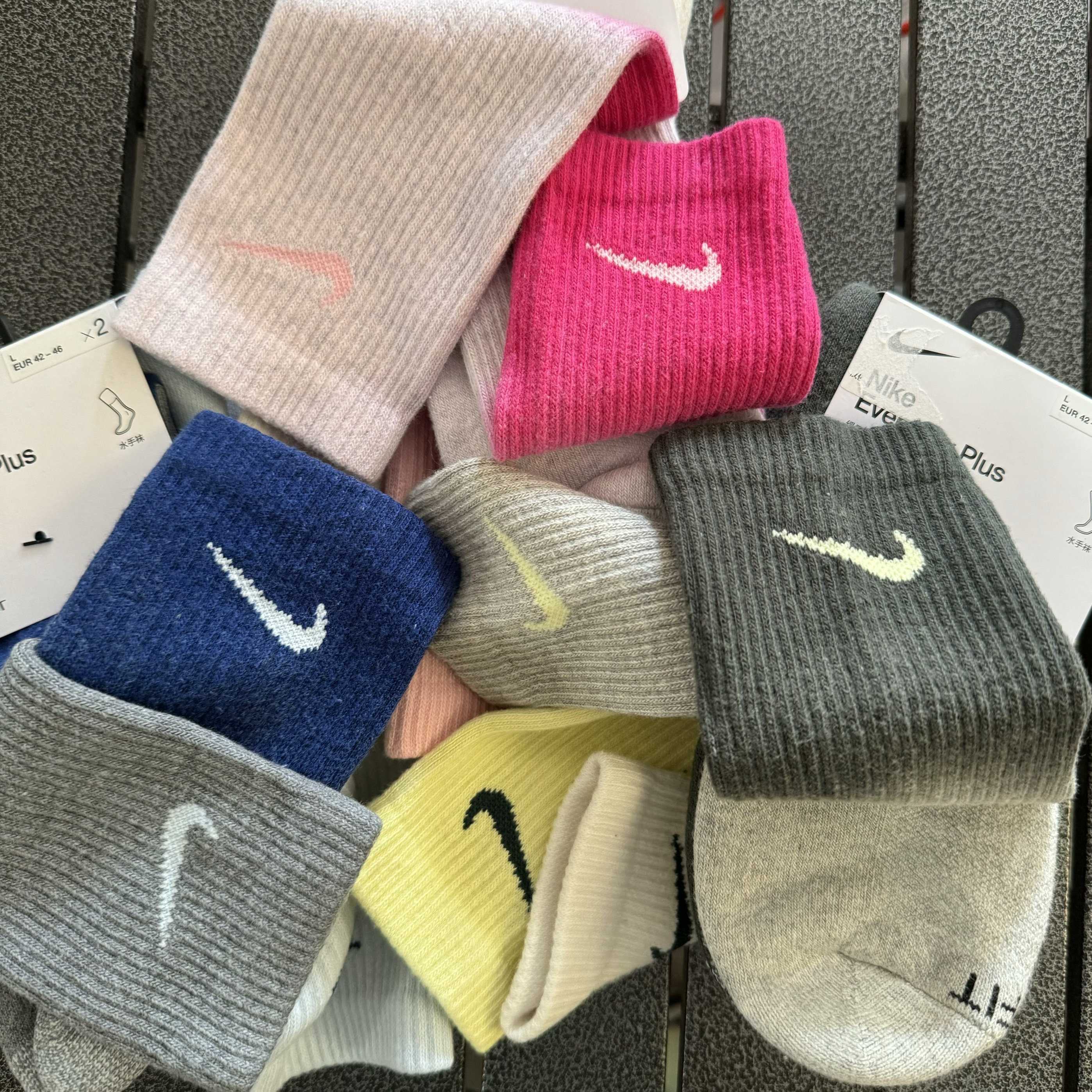 耐克Nike情侣高筒渐变鸳鸯袜：穿出情侣专属浪漫！舒适缓震，时尚不重样！-运动袜-淘宝好物网
