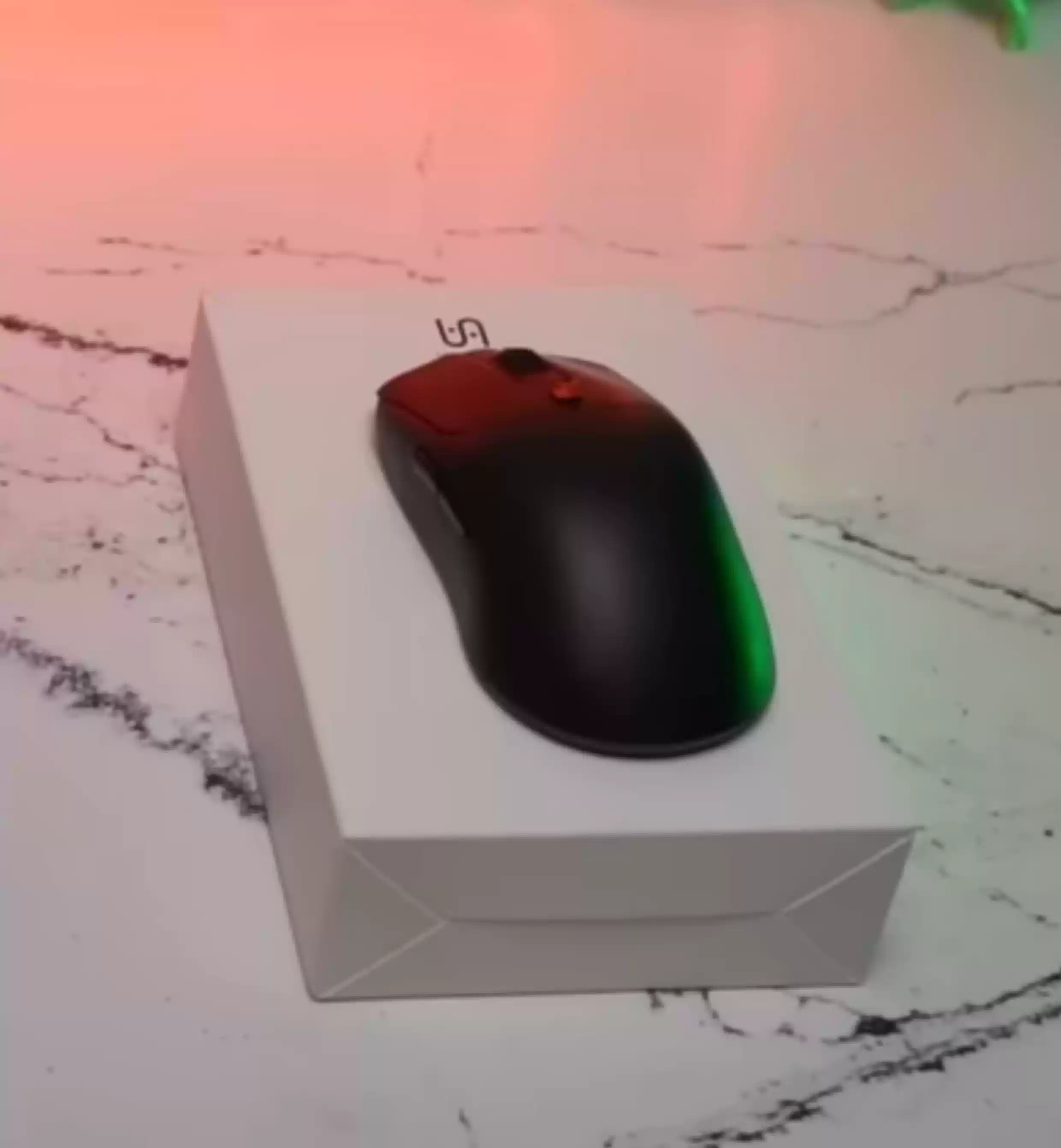 VAXEE 4K无线游戏滑鼠 搭载PAW3395感测器 适用于电竞的工学滑鼠