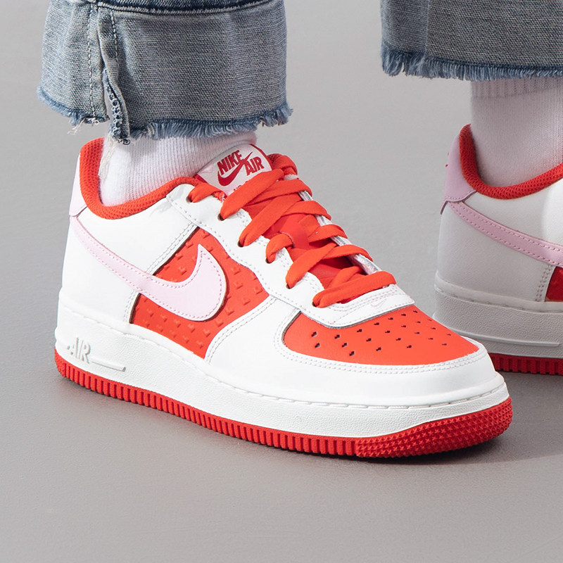 无敌了！Nike Air Force 1，小白鞋界的教科书，都给我冲！🔥-nike-淘宝百科网