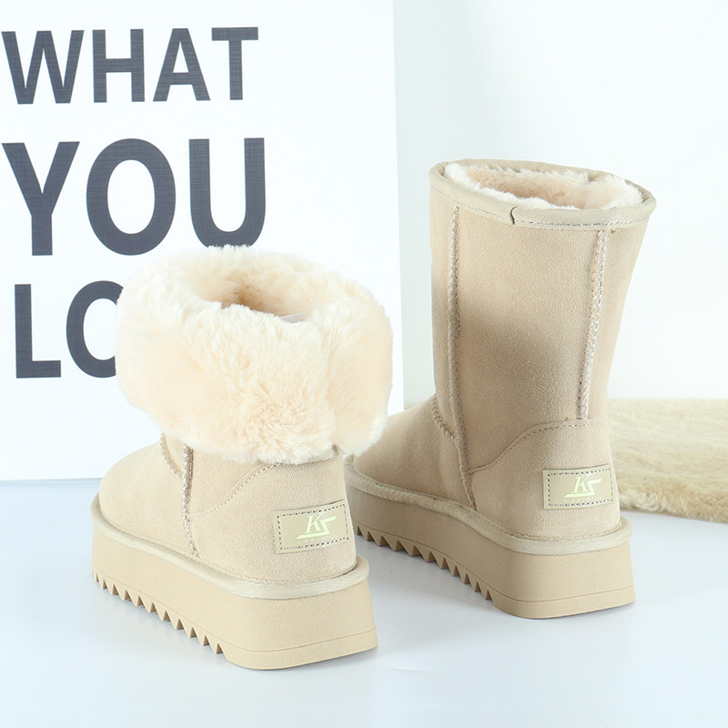 Sand-colored thick-soled snow boots: a fashionable and warm tool in ...