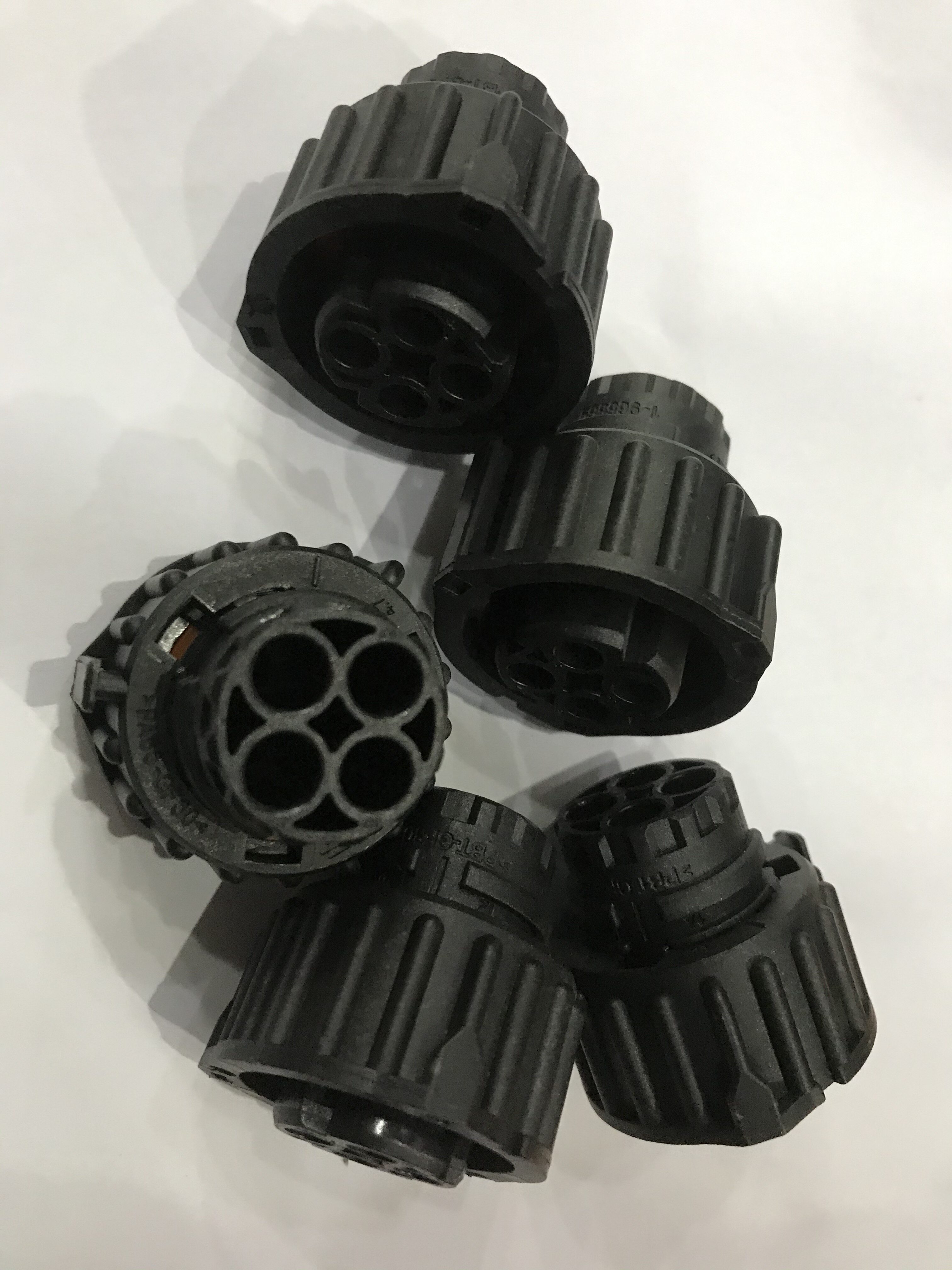 1-967325-1 1-965569-1 连接器 泰科 护套 4孔原厂原厂