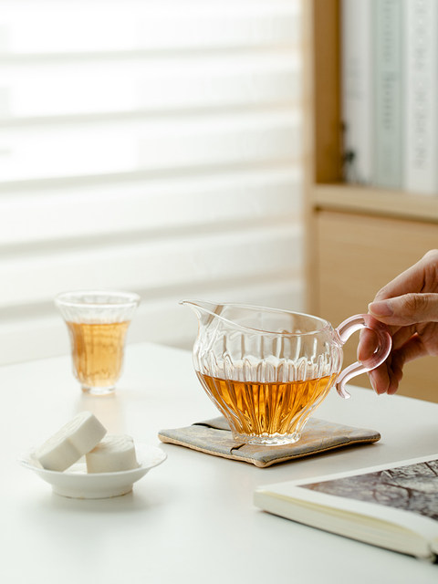 Heat-resistant and thickened high borosilicate glass fair cup creative ...