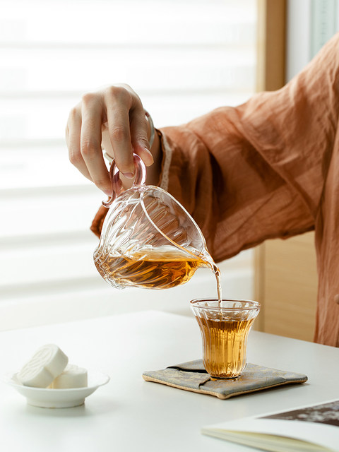 Heat-resistant and thickened high borosilicate glass fair cup creative ...