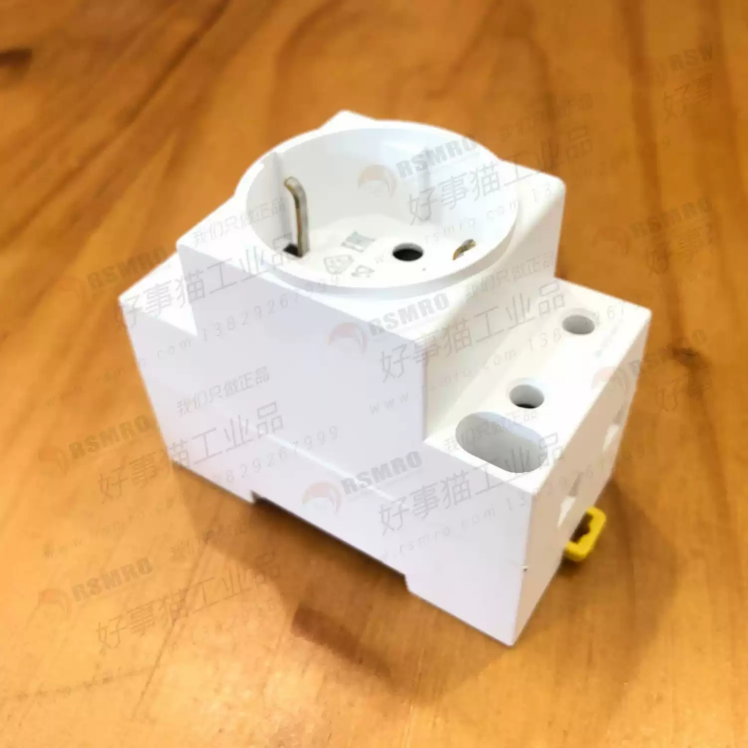 A9A15310施耐德符合欧洲安全标准插座三孔2P+E 16A250VAC欧盟认证