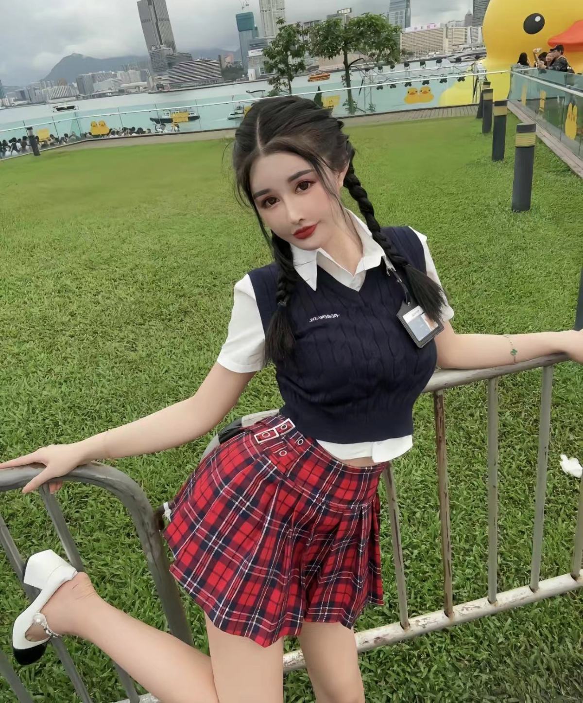 2023春秋新款纯欲美式制服套装针织背心格纹裙辣妹显身材收腰衬衫-Taobao