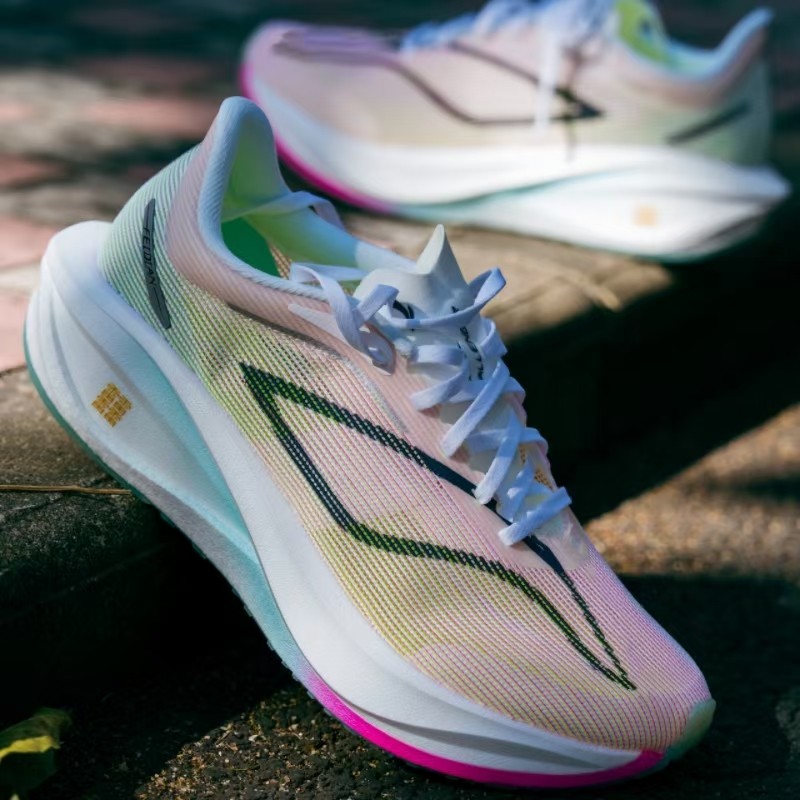 李宁飞电5C赤兔8Pro！夏季竞速神鞋？这双跑鞋让我跑出人生新高度！-亲子鞋-淘宝好物网