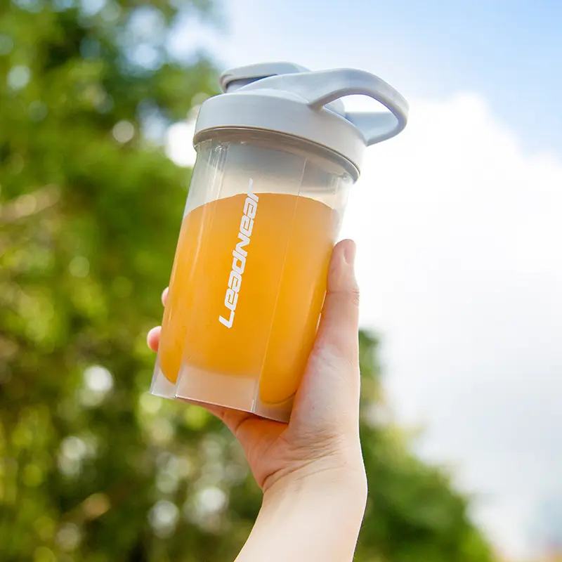 What are the essential features of a men's shaker cup, women's protein ...