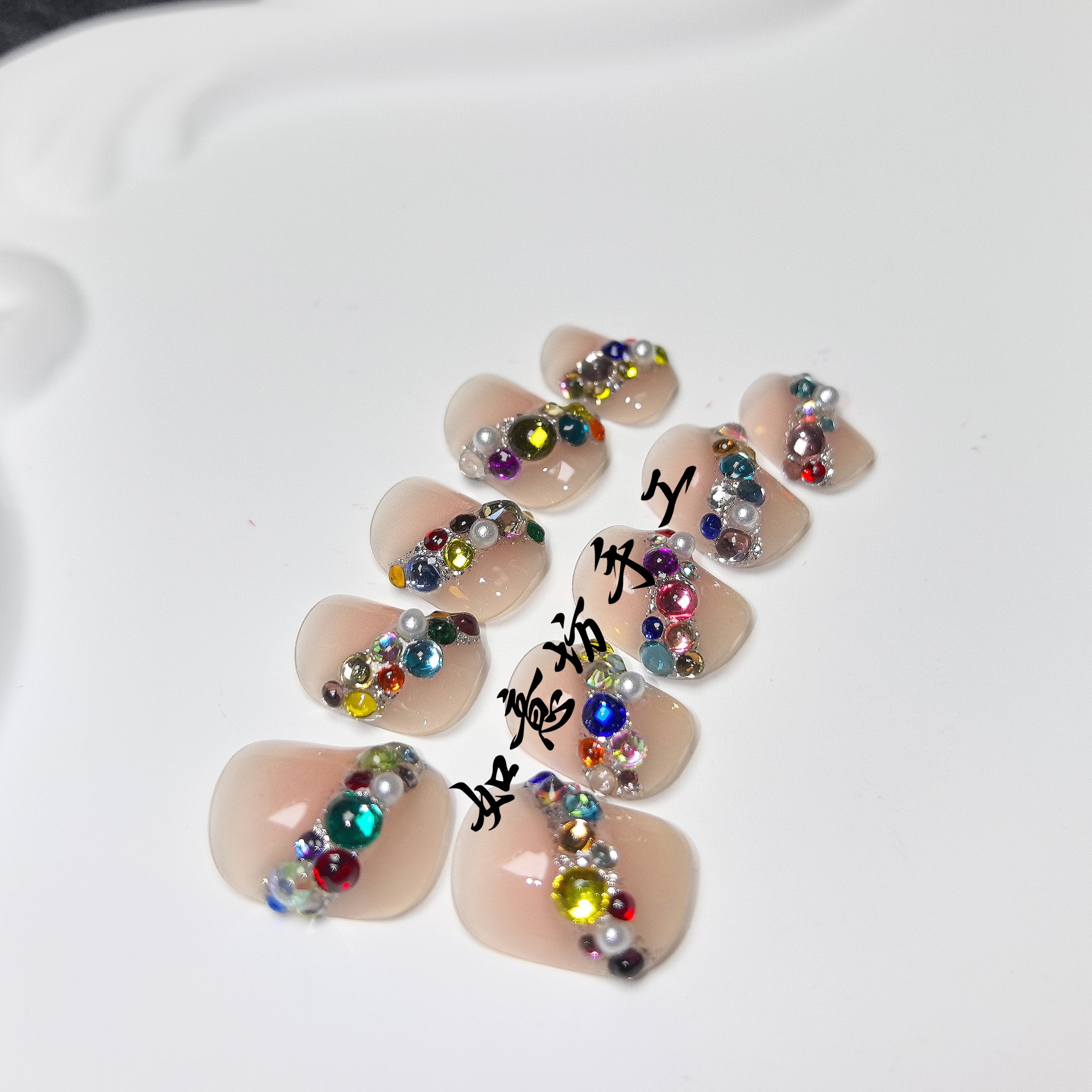 指尖上的晨露与星辰——妙彩手工穿戴甲的野性诗篇_穿戴甲_淘宝美妆网