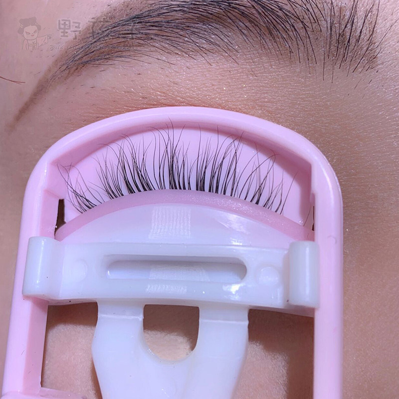 别再用“万能睫毛夹”了！这个神器让你睫毛从早美到晚，还能当梳子用！_化妆_淘宝美妆网