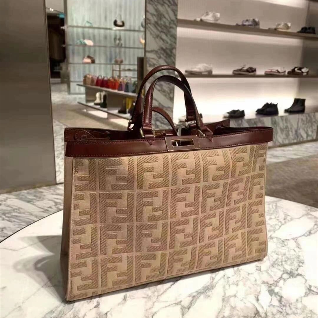 🔥欧洲直邮也拦不住！Fendi 24SS老花刺绣F通勤包大号托特包到底值不值得冲？看完这篇再下单！🛍️-胶带-淘宝好物网