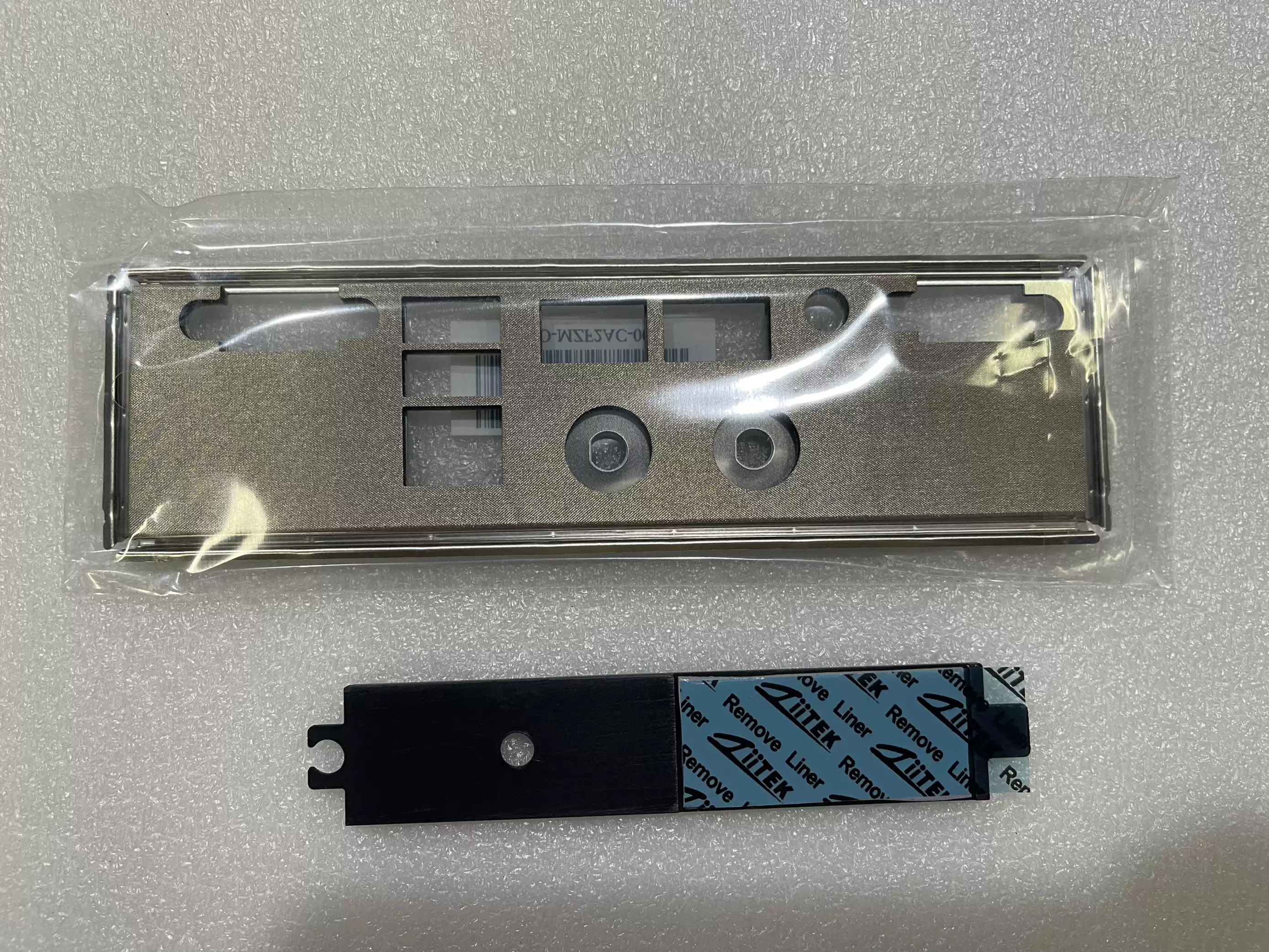 技嘉MZF2-AC0 双路服务器主板 支持10PCIe 万兆网口 16DIMM 4通道