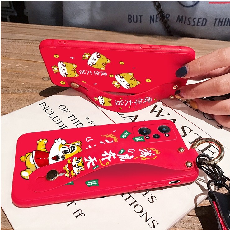 红得发烫！真我GT Neo2虎年腕带壳，追剧摸鱼都超有戏🔥_手机保护套_淘宝数码网