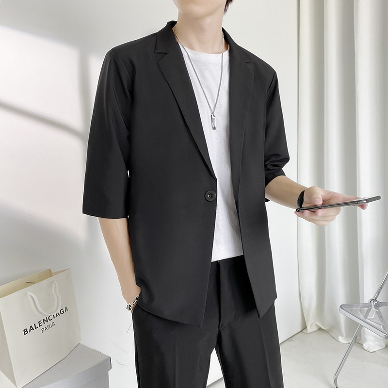 Men's short-sleeved suits are fashionable and look cool without losing ...