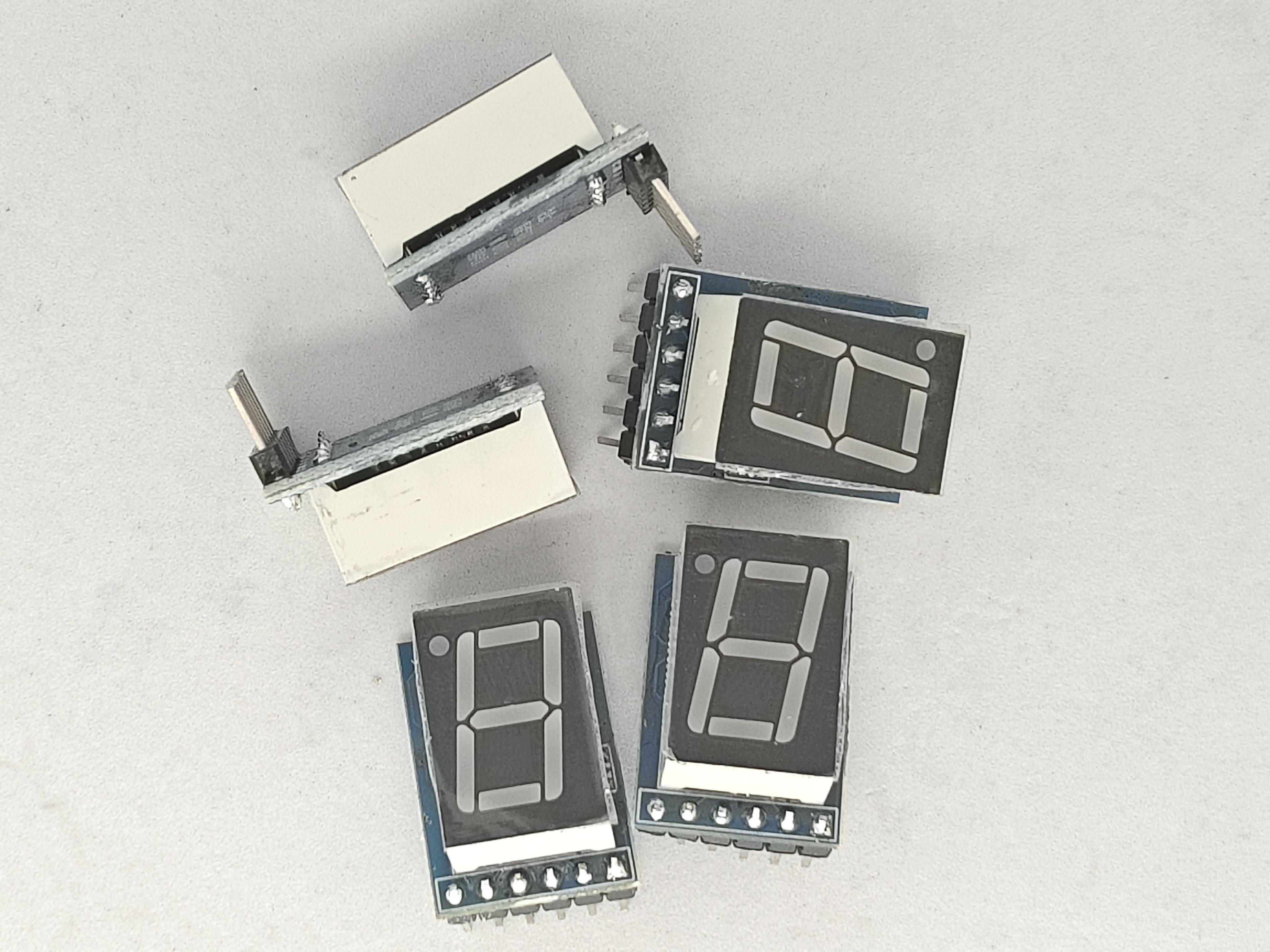 DCD_HEX数码管模块，仿真软件同款。输出十进制0-9 输入BCD8421，