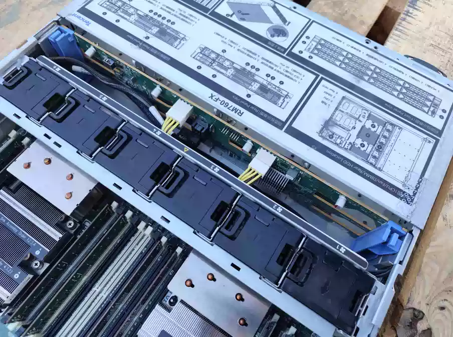 富士康RM760-FX双路3.5寸机架服务器NVME U.2存储3647针高性能cpu