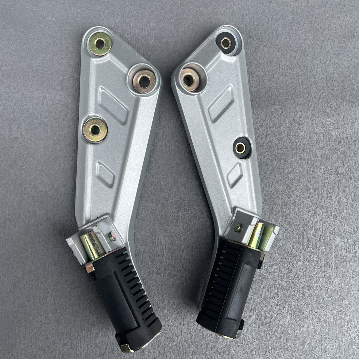 適用豪爵喜運HJ110-2-2A-2C-2D彎樑機車後踏板擱腳三角架腳踏蹬