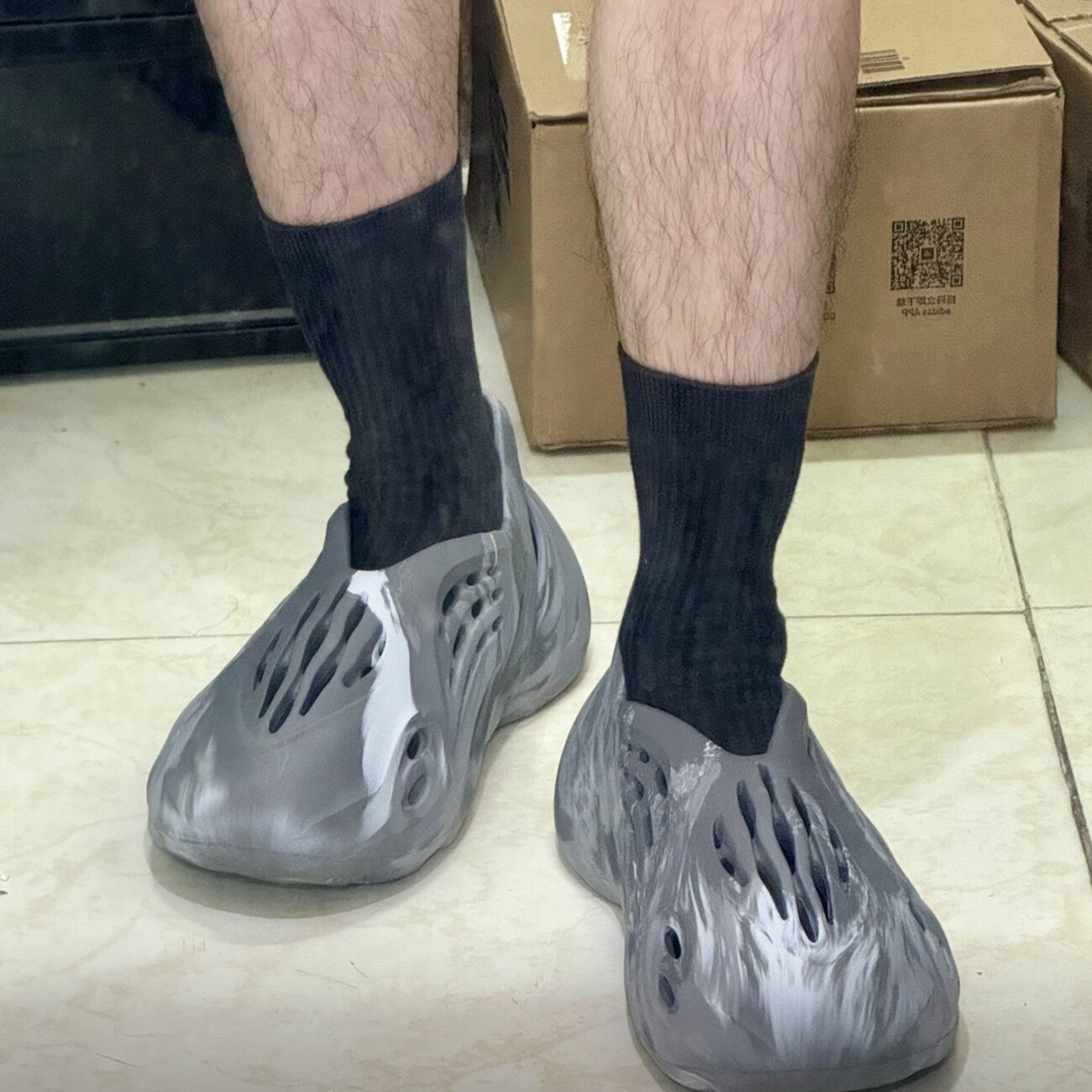 Adidas Yeezy Foam Runner IE4931：复古潮鞋新宠，舒适百搭的时尚之选！-运动沙滩鞋-淘宝好物网