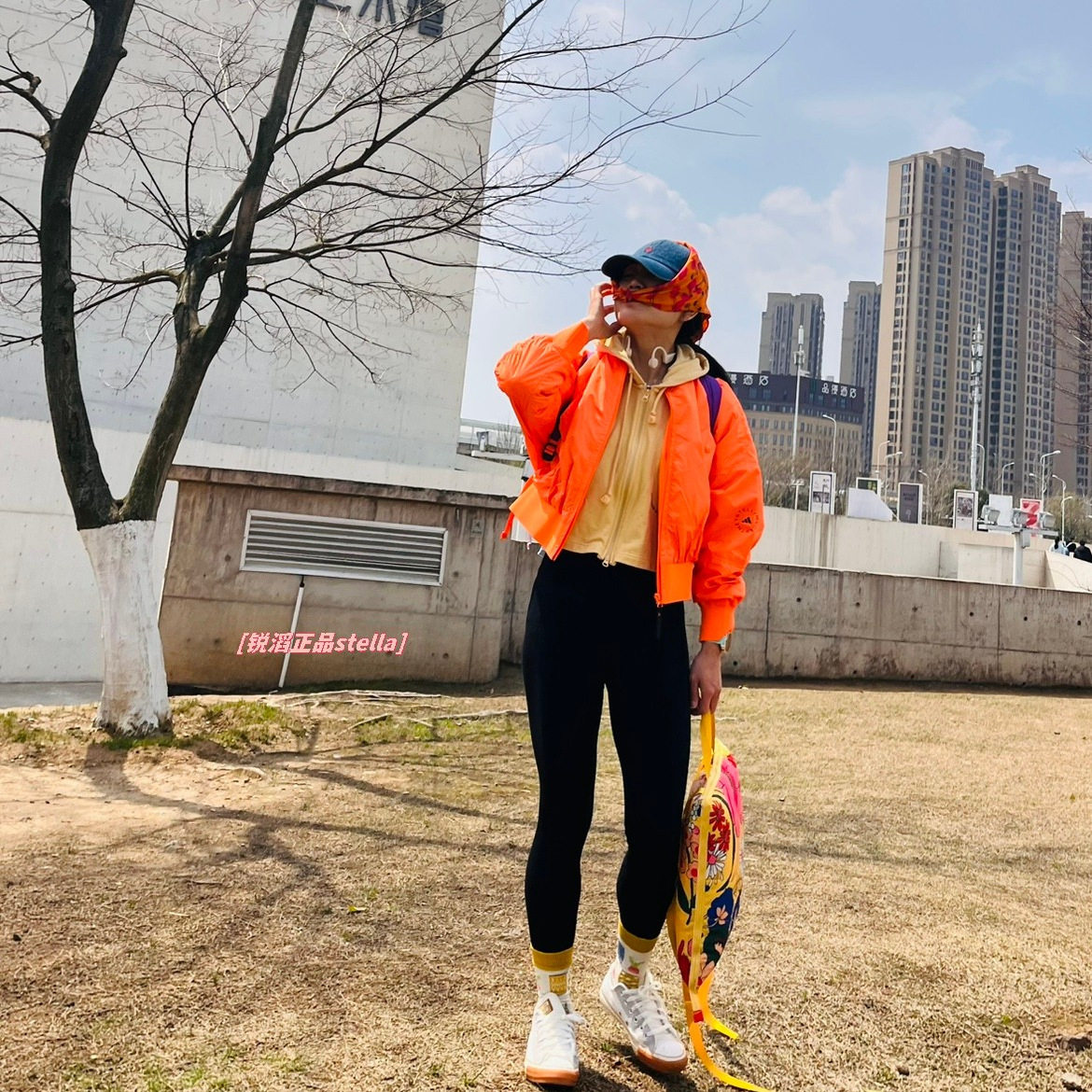 Adidas阿迪达斯女外套棉服短款立领运动服，保暖又时尚，冬季必备！🔥-运动棉衣-淘宝百科网