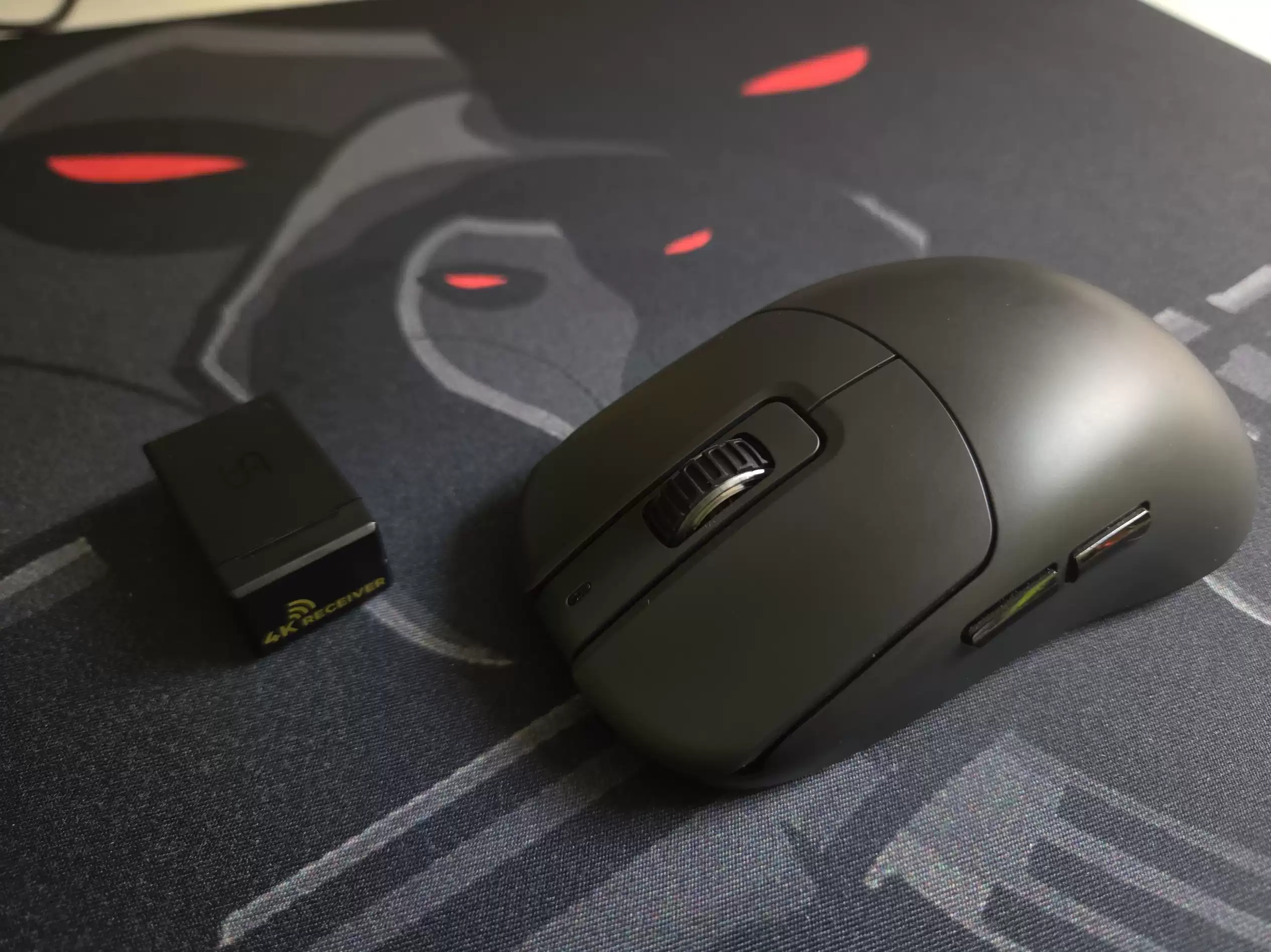 VAXEE XE v2 Wireless 4K游戏鼠标 支援蓝牙与人体工学设计 适用游戏电竞 3200dpi 白色无线滑鼠