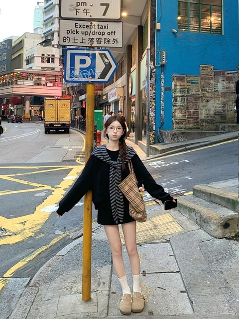 Black round neck long-sleeved sweatshirt for women in spring and autumn ...