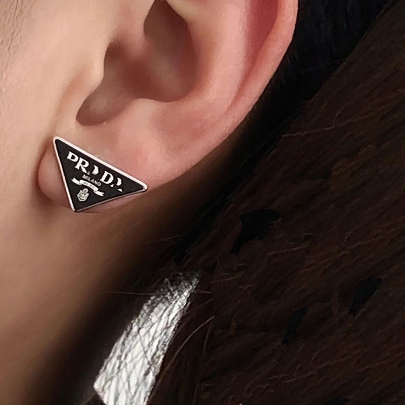French retro letter triangle ear clip no ear hole female 2021 new tide ...