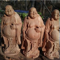 小镇手工桃木雕工作室