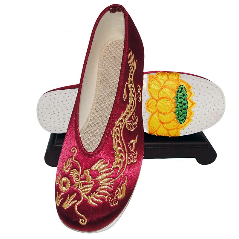 Old beijing cloth shoes, embroidered shoes, old people's birthday shoes ...