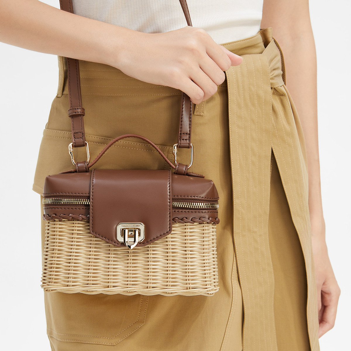 CHARLES & KEITH CK2-50782376-3拼色藤编手提包：时尚达人的夏日必备！-小方包-淘宝好物网